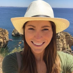 Aged 35, Lauren Simonetti is American journalist who is married to her ...